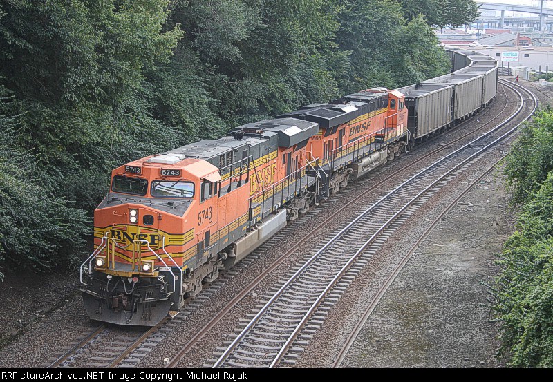 BNSF 5743